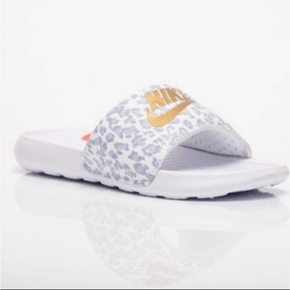 Nike | Shoes | Nike Victori One Womens Leopard Print Slides Size 7 ...